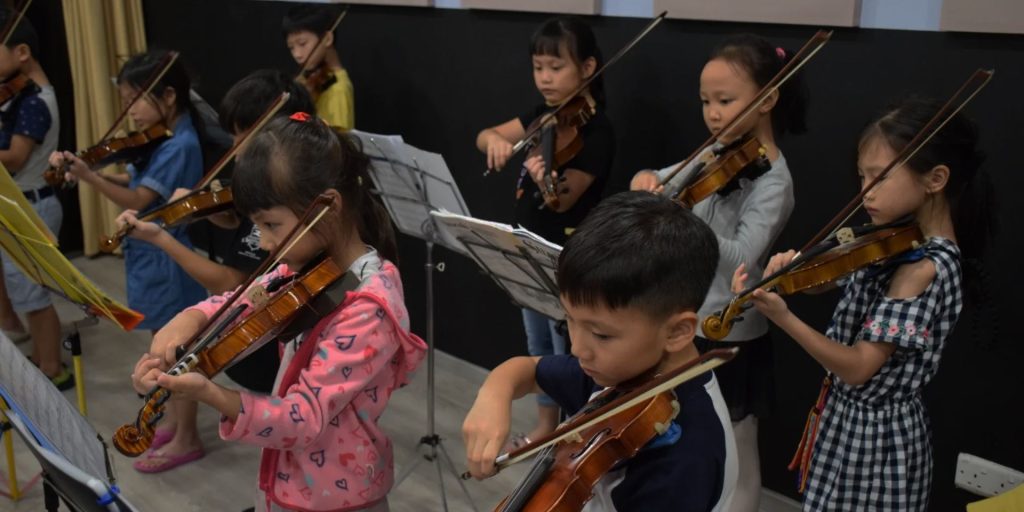 Violin Classes & Lessons | Best Violin Teacher in Dubai